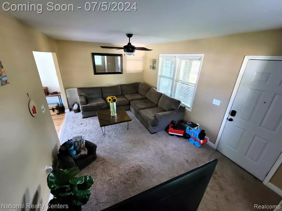 47610 Ford Rd, Canton, MI 48187 | 17 Photos - Movoto