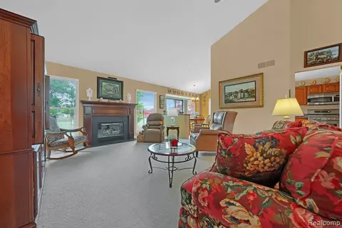 22710 Oak View Dr, Taylor, MI 48180 | 35 Photos - Movoto