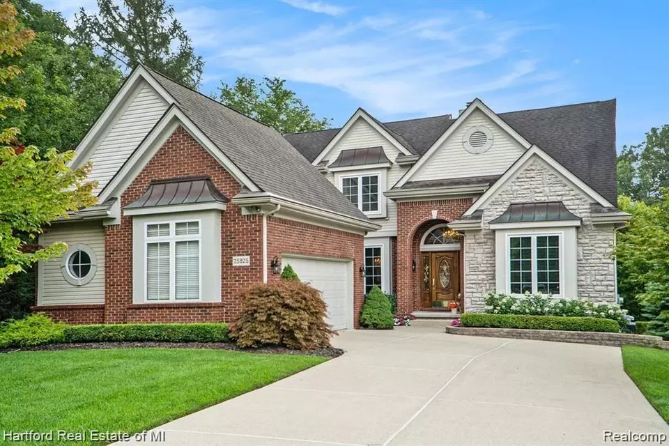 35825 Abington Ct, Farmington Hills, MI 48335 | 38 Photos - Movoto