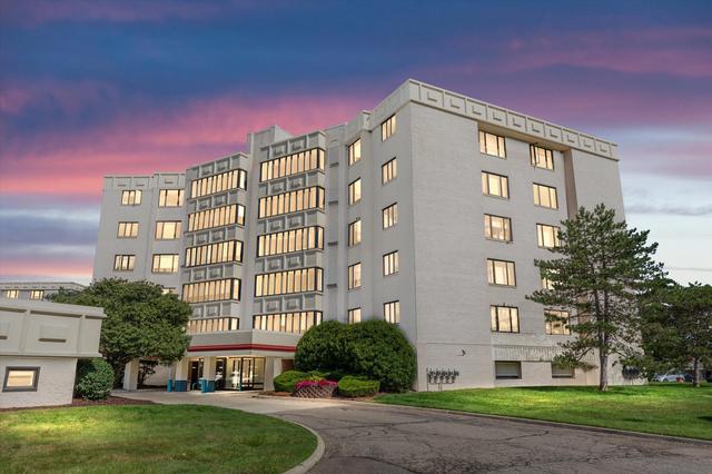 43000 12 Oaks Crescent Dr #3022, Novi, MI 48377 | 26 Photos - Movoto