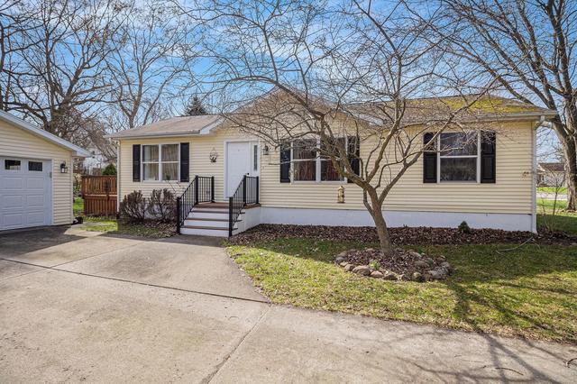 930 N East St, Fenton, MI 48430 | MLS# 20250022352 | 29 Photos - Movoto