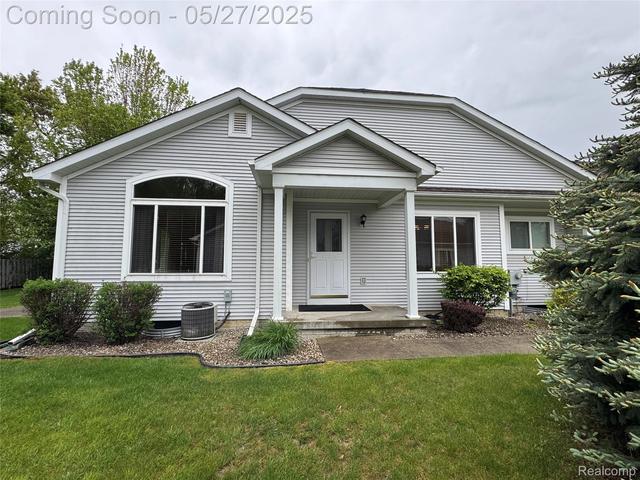 108 Aberdeen Dr, Flushing, MI 48433 | MLS# 20250037903 | 15 Photos - Movoto
