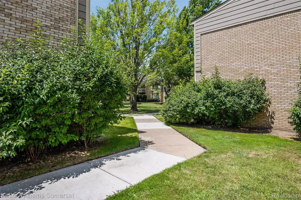 16256 Mayfair Dr #202, Southfield, MI 48075 | MLS# 20251029882 | 24 ...
