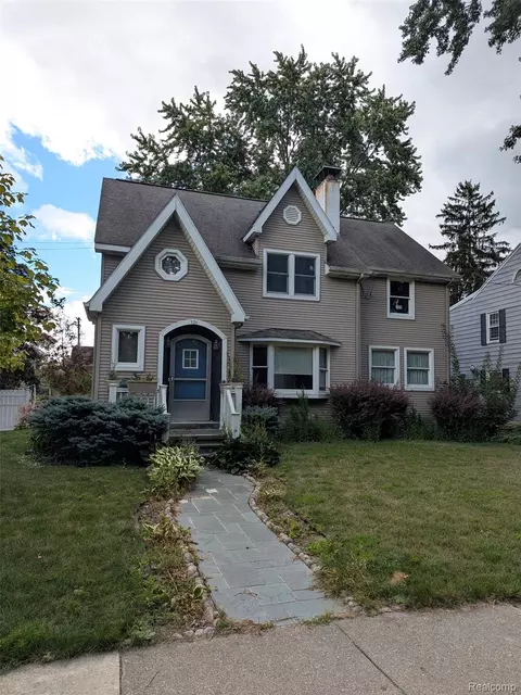 729 Sunset Ln, East Lansing, MI 48823 | MLS# 290854 | 56 Photos - Movoto