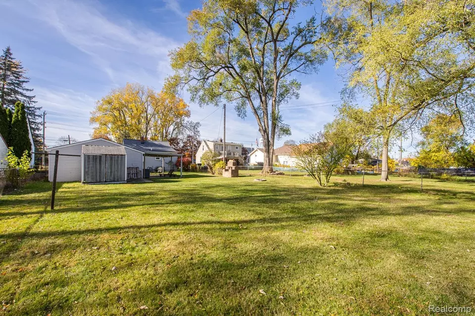 44084 Utica Rd, Utica, MI 48317 | MLS# 20251052857 | 46 Photos - Movoto