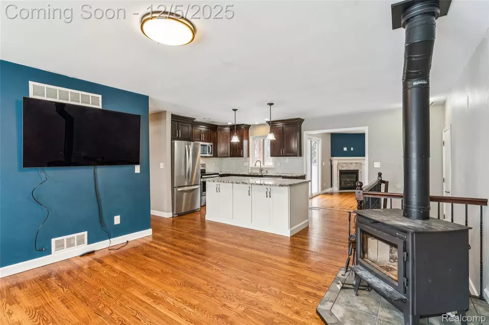 1443 West Dr, Wolverine Lake, MI 48390 | MLS# 20251057766 | 35 Photos ...