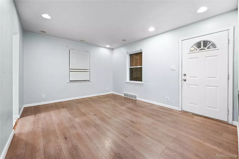 20707 Moross Rd, Detroit, MI 48224 | MLS# 20251060920 | 17 Photos - Movoto