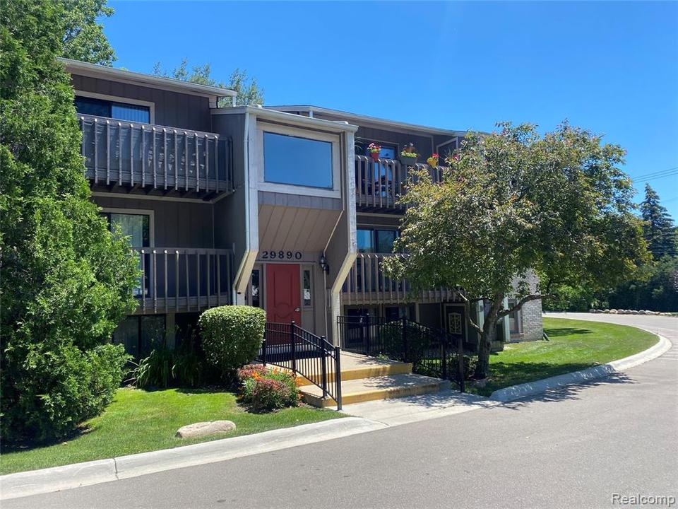 29890 W 12 Mile Rd Apt 902 #902, Farmington Hills, MI 48334 - Movoto