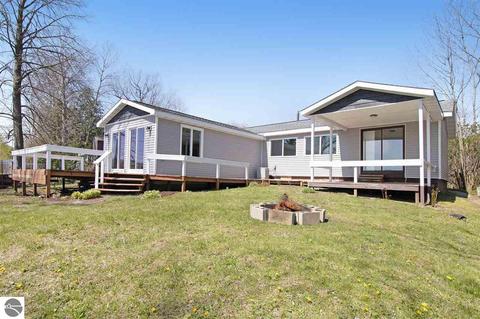 10088 Deaner Lake Dr, Riverdale, MI 48877 | 10 Photos | MLS #1874907 ...