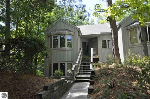 9 Brook Hill Condo # a, Glen Arbor, MI 49636 | 13 Photos | MLS #1880040 ...