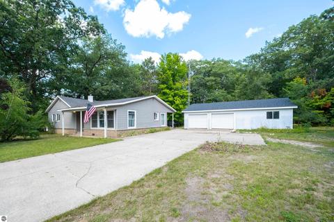 503 E State St, Fife Lake, MI 49633 | 34 Photos | MLS #1904105 - Movoto