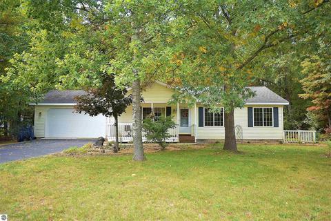 1815 Green Oak Dr, Interlochen, MI 49643 | 35 Photos | MLS #1905795 ...