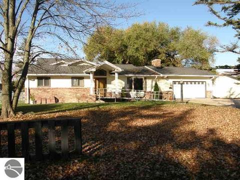 Single Family Homes with 3+ Bedrooms for Sale in Saginaw MI.