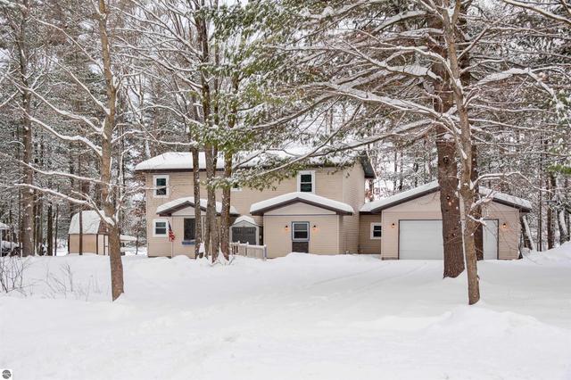 2437 Timber Trl NE, Kalkaska, MI 49646 | MLS# 1941140 | 61 Photos - Movoto