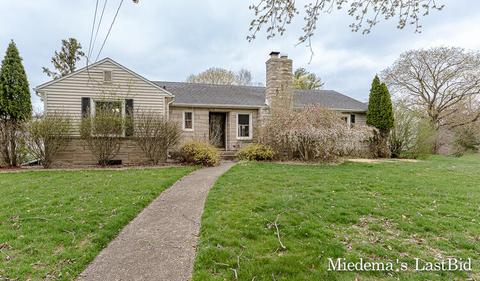 505 Espanola Ave, Parchment, MI 49004 | 39 Photos | MLS #23011780 - Movoto