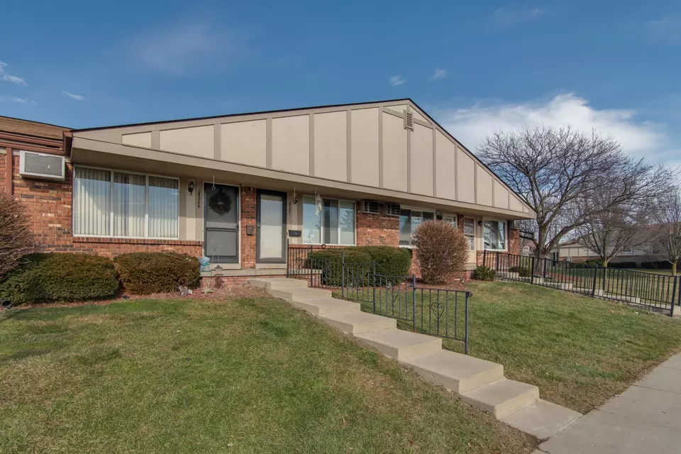 25251 Franklin Ter #6, South Lyon, MI 48178 | 25 Photos - Movoto