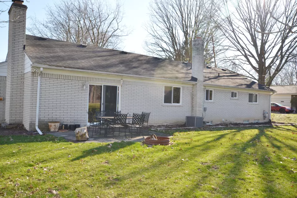 29042 Utley Rd, Farmington Hills, MI 48334 | 32 Photos - Movoto