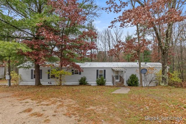 1872 E Shane Dr, Bitely, MI 49309 | MLS# 25009459 | 20 Photos - Movoto