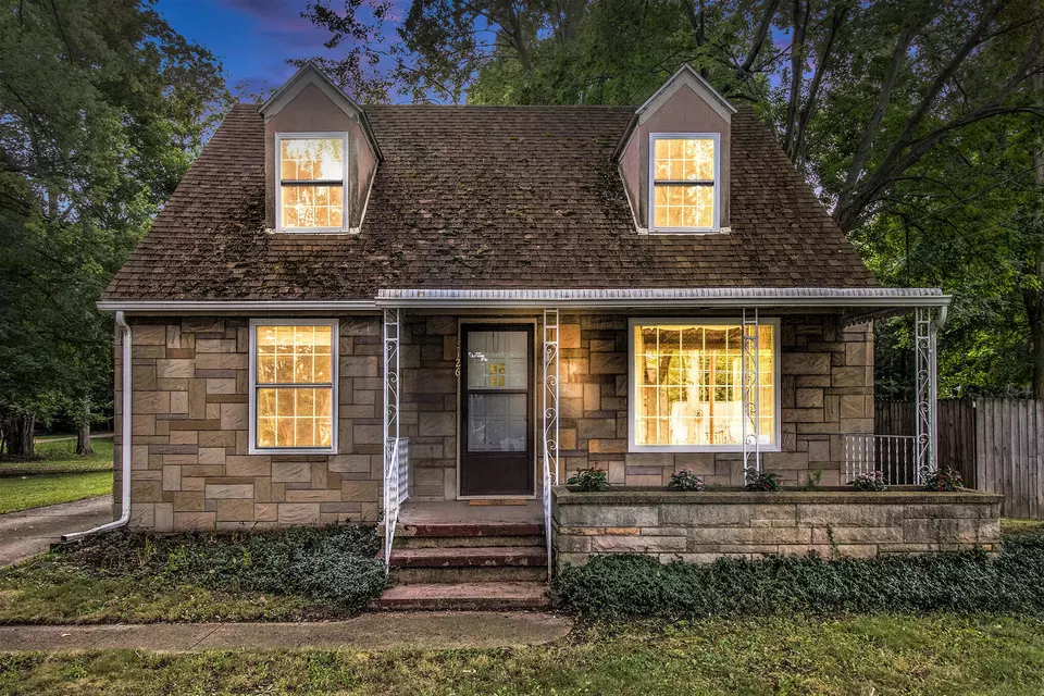 5126 N Riverview Dr, Parchment, MI 49004 | MLS# 25042918 | 29 Photos ...