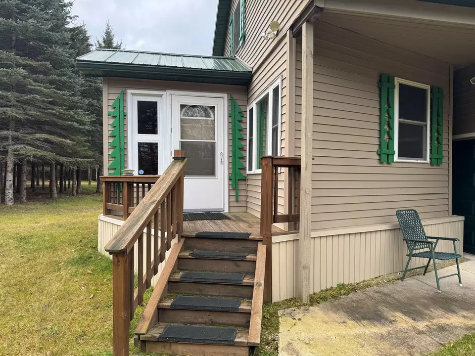 7104 M-117, Engadine, MI 49827 | MLS# 25059621 | 23 Photos - Movoto