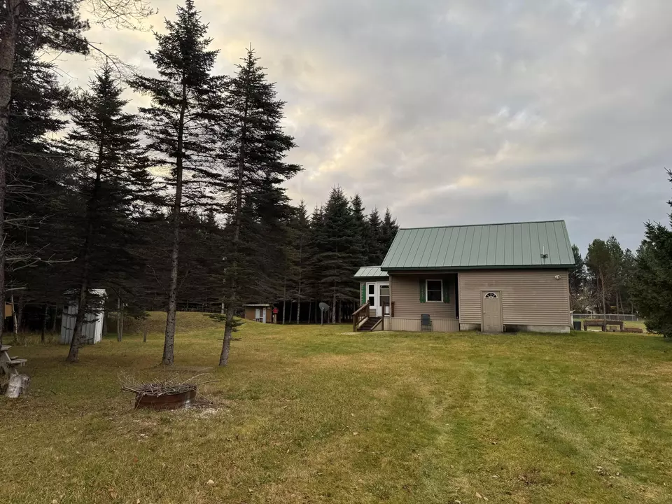 7104 M-117, Engadine, MI 49827 | MLS# 25059621 | 23 Photos - Movoto