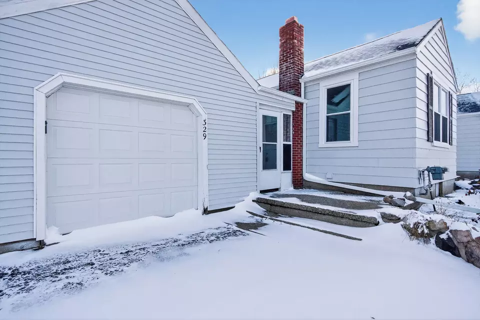 329 E Main St, Spring Arbor, MI 49283 | MLS# 26002030 | 60 Photos - Movoto