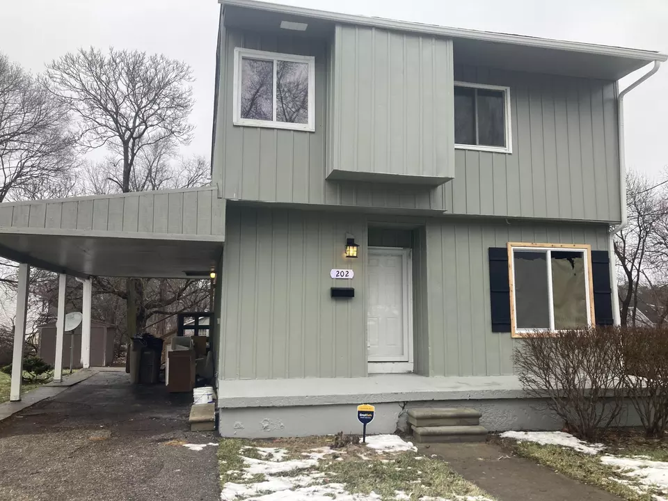 202 Fisher Ave, Pontiac, MI 48341 | MLS# 26003081 | 1 photo - Movoto