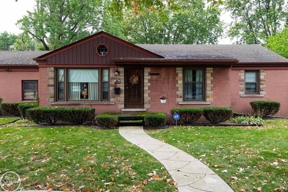 28003 Grant, Saint Clair Shores, MI 48081 | 18 Photos - Movoto