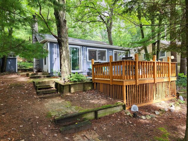 941 Lake, Harrison, MI 48625 | 40 Photos - Movoto