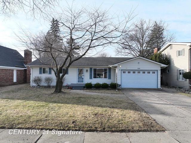 1028 Skyview, Flushing, MI 48433 | MLS# 50166658 | 45 Photos - Movoto