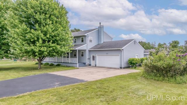 2411 S 8th, Escanaba, MI 49829 | MLS# 50177972 | 30 Photos - Movoto