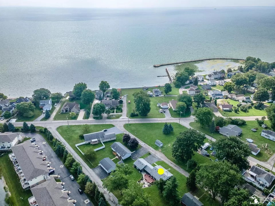 4418 Center Second, Luna Pier, MI 48157 | MLS# 50187040 | 37 Photos ...