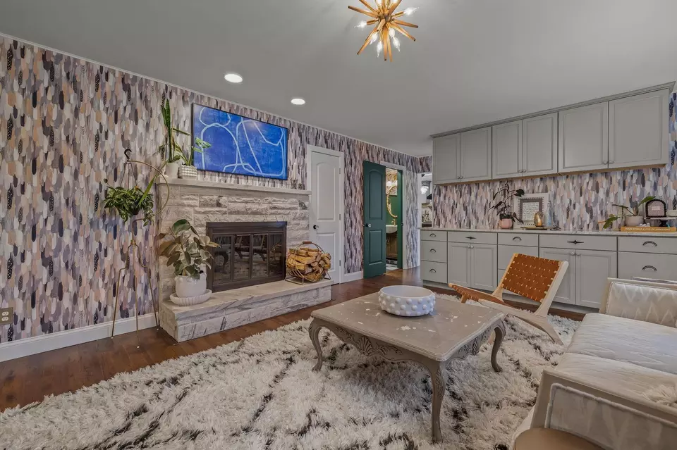 1545 Midland, Bay City, MI 48706 | MLS# 50195290 | 48 Photos - Movoto