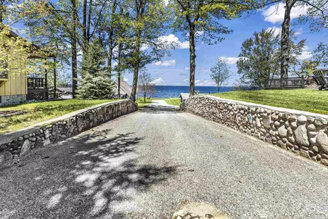 115 Logan, Houghton Lake, MI 48629 | MLS# 50208613 | 54 Photos - Movoto
