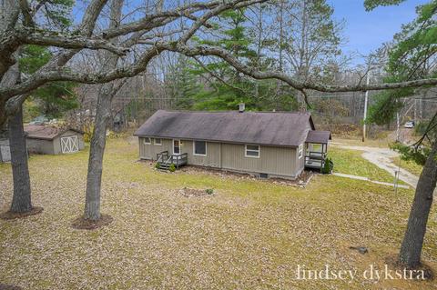 11500 N Federal Rd, Morley, MI 49336 | 34 Photos | MLS #70289993 - Movoto