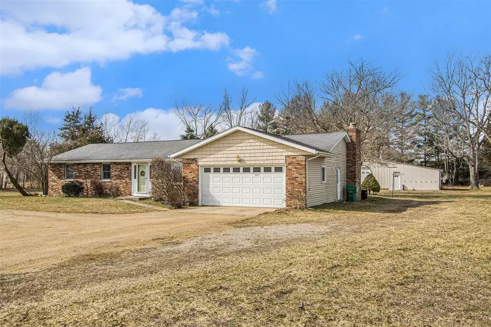 52700 Us-131, Three Rivers, MI 49093 | 28 Photos - Movoto
