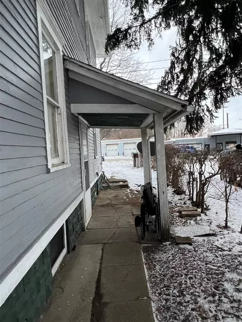 512 Austin, Albion, MI 49224 | MLS# 70508644 | 34 Photos - Movoto