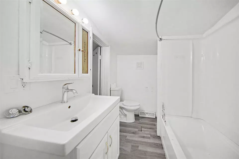 1023 Maple, Jackson, MI 49203 | MLS# 70510185 | 20 Photos - Movoto