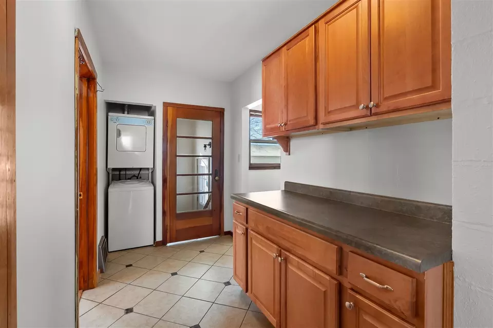 9481 W Pine Lk, Delton, MI 49046 | MLS# 70511772 | 56 Photos - Movoto