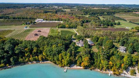 Single Family Homes for Sale in Suttons Bay MI