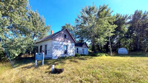 6817 S River Rd, Cheboygan, MI 49721 | 28 Photos | MLS #201823450 - Movoto