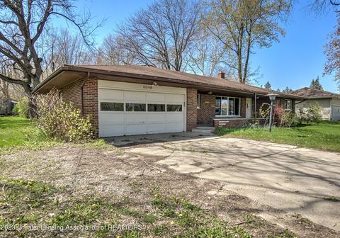 6048 S Waverly Rd, Lansing, MI 48911 | 33 Photos - Movoto