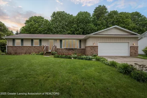 3807 Bush Gardens Ln, Holt, MI 48842 | MLS# 288164 | 42 Photos - Movoto