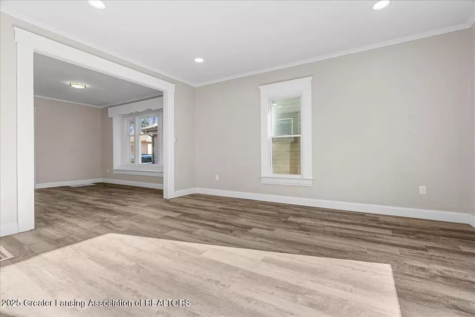 1232 W Michigan Ave, Lansing, MI 48915 | MLS# 292667 | 25 Photos - Movoto