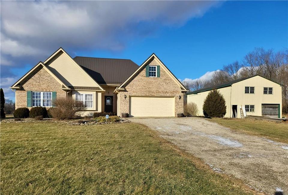 7272 E 600 N, Manilla, IN 46150 | 23 Photos | MLS #21834947 - Movoto