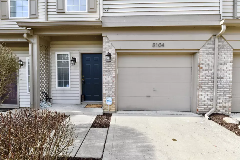 8104 Windham Lake Way, Indianapolis, IN 46214 | 43 Photos - Movoto