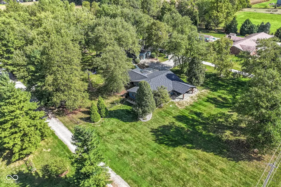 6804 W Stinemyer Rd, New Palestine, IN 46163 | 53 Photos - Movoto
