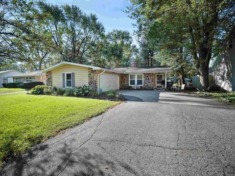 2211 Dale Dr, Fort Wayne, IN 46819 | 36 Photos | MLS #202238713 - Movoto