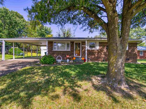 2505 W Mill Rd, Evansville, IN 47720 | 35 Photos | MLS #202242100 - Movoto