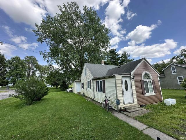 303 S Harrison St, Topeka, IN 46571 | 12 Photos - Movoto